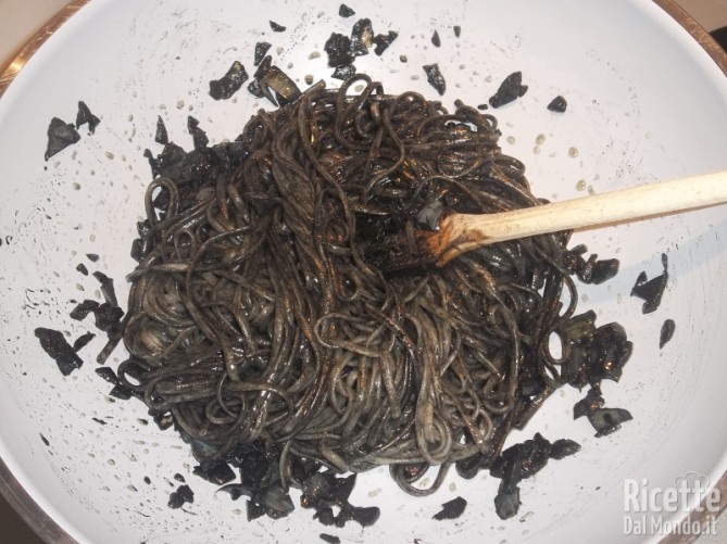 Ricetta Spaghetti al Nero di Seppia - Ricette Pesce