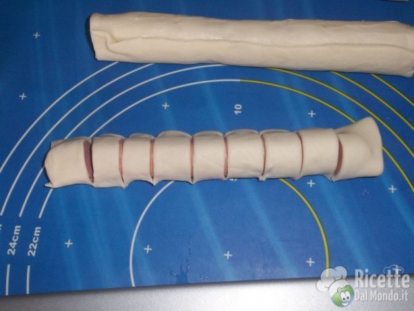 Rusticini di Pasta Sfoglia con Wurstel - Ricette Finger Food