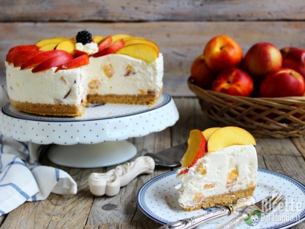 Cheesecake alle pesche e yogurt greco - torta fredda